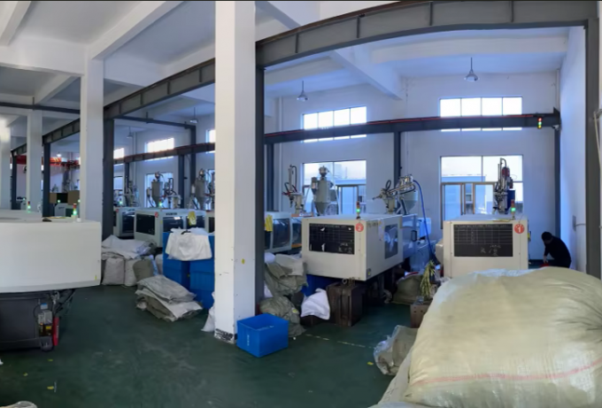 China Yuyao Tingyuan Plastic Industry Co., Ltd. factory production line